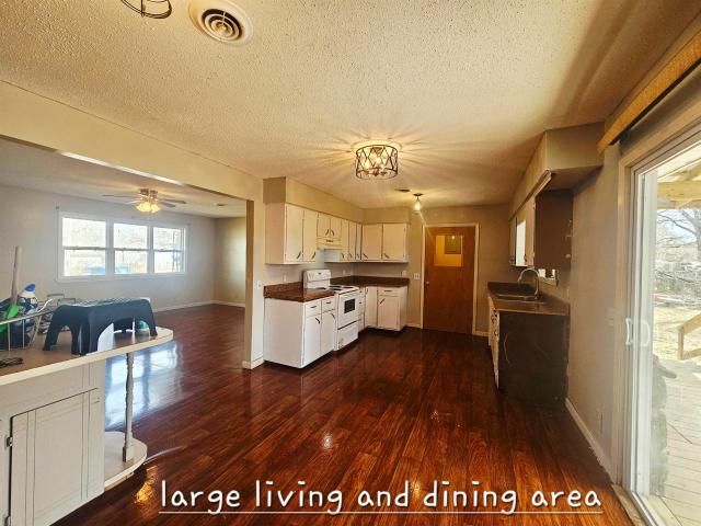 335 W Tennyson Street