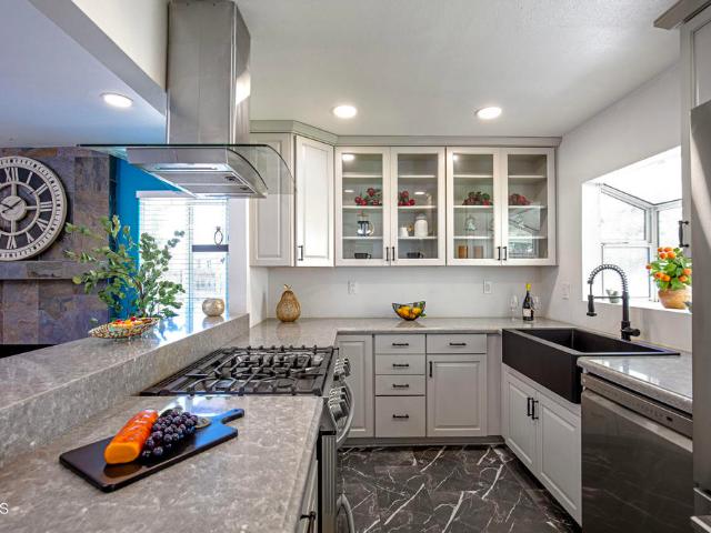 335 W Avenida De Las Flores