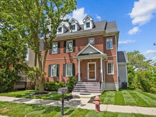 335 W Carriage Ln, Bensenville, IL 60106