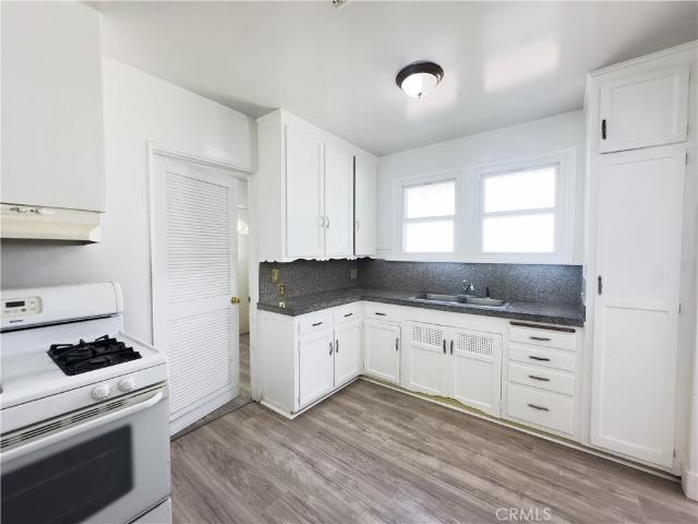 335 W Hillcrest Boulevard
