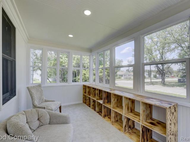 335 W Lincoln Avenue