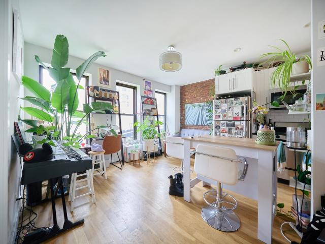 335 West 43rd Street, New York, NY