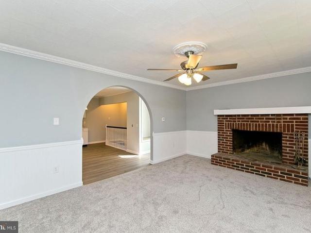 335 Whipporwill Ln, Cross Junction, VA 22625