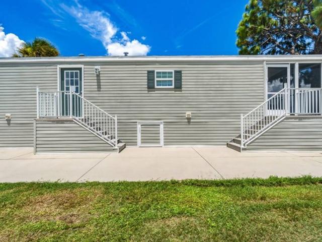 335 Winnebago Trl, Fort Myers Beach, FL 33931