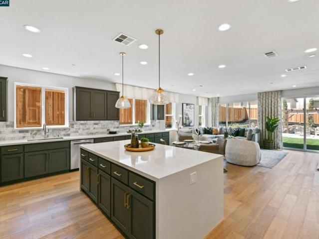 3364 Vista Mdws Dr, Pittsburg, CA 94565