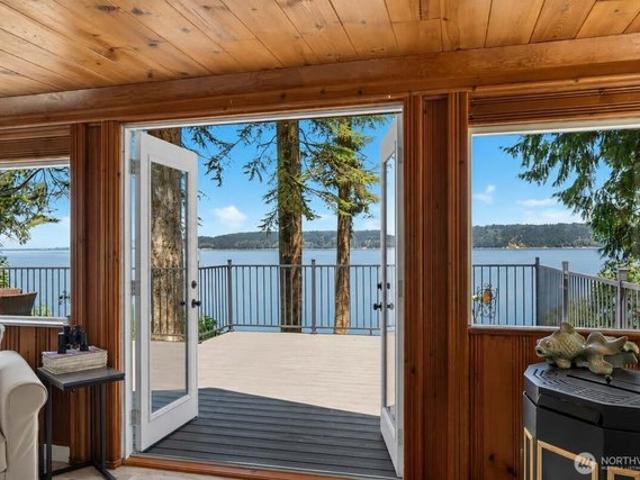 3365 Shoreline Dr, Camano Island, WA 98282