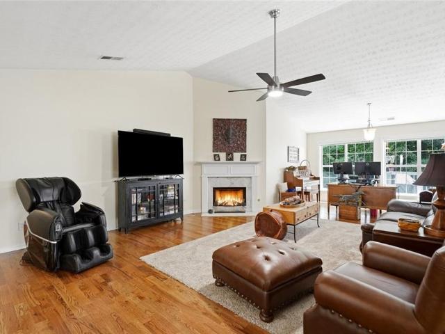 3366 Vernon Commons NW