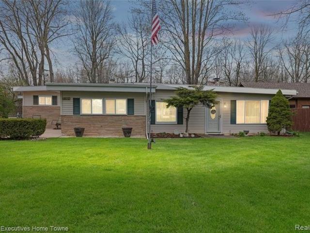 3368 Clyde Dr, Burtchville Township, MI 48059