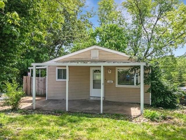 3368 Suncrest Ave, Breckenridge Hills, MO 63114