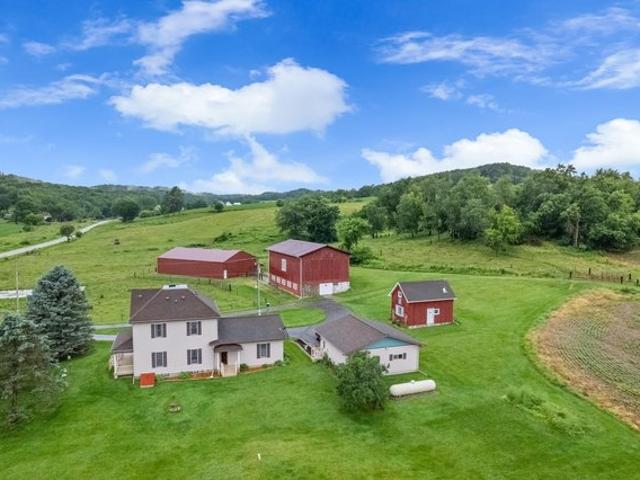 33606 Owl Ave, Elroy, WI 53929