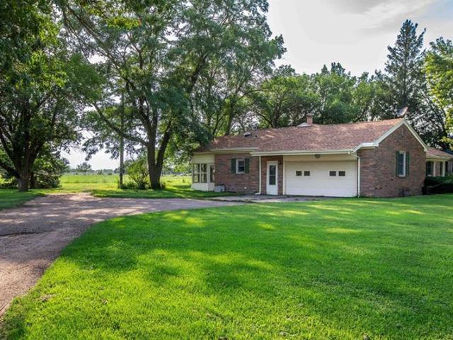 3360 S Southern Hills Dr, Hastings, NE 68901
