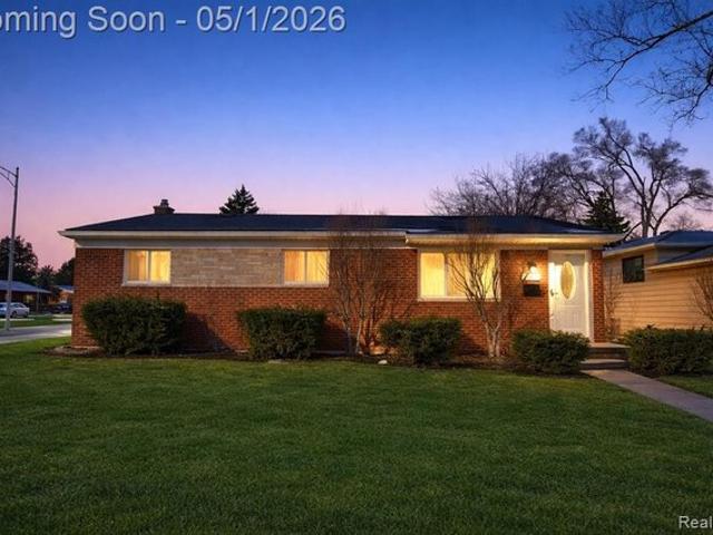 33615 Viceroy Dr, Sterling Heights, MI 48310