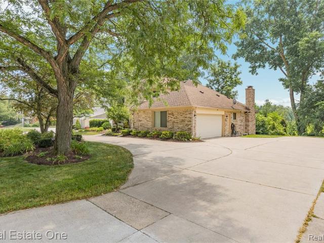 33615 Heritage Hills Drive