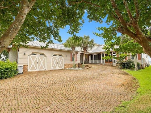 3361 Edgewater Dr, Gulf Breeze, FL 32563