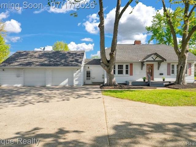 3363 Meinrad Dr, Waterford Township, MI 48329