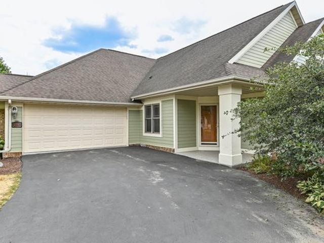 3363 W Villa Dr, Franklin, WI 53132
