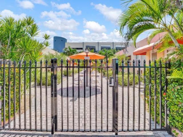 336 Arthur St, Unit 124, Hollywood, FL 33019 | MLS #B26010 | Compass