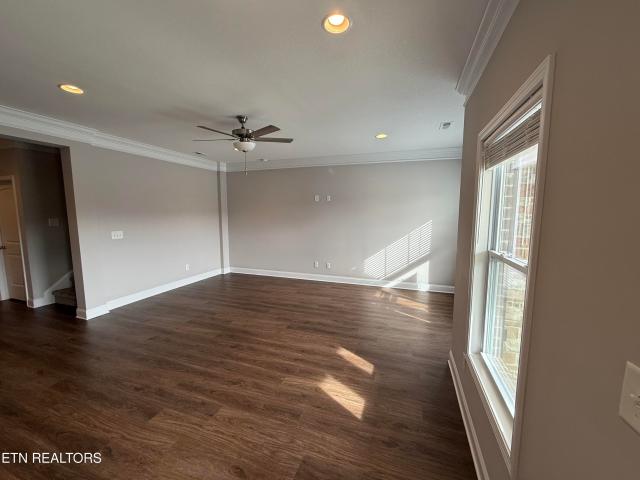 336 Broadberry Ave