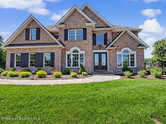 336 Glenmaura Dr, Moosic, PA 18507