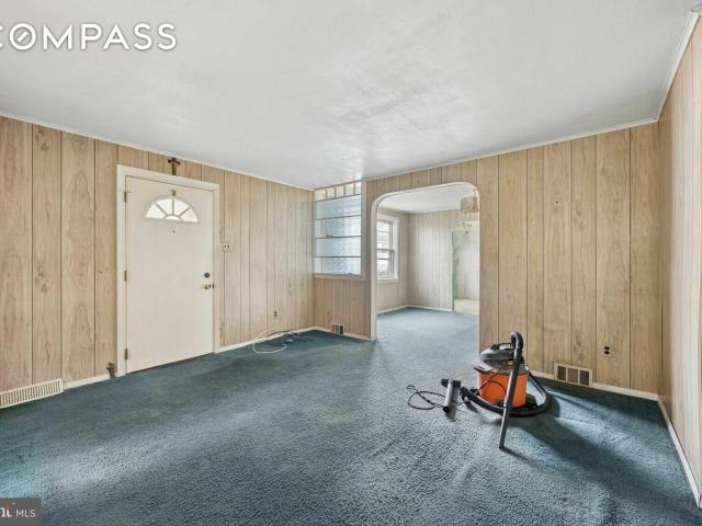 336 Greenwood Rd, Sharon Hill, PA