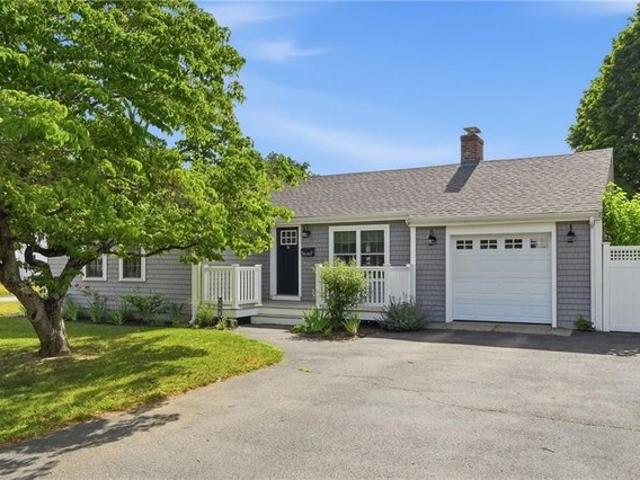336 Dover Ave, East Providence, RI 02914