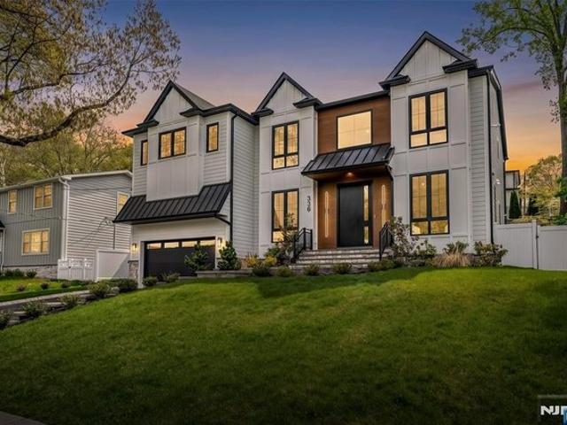 336 Lockwood Dr, Paramus, NJ 07652