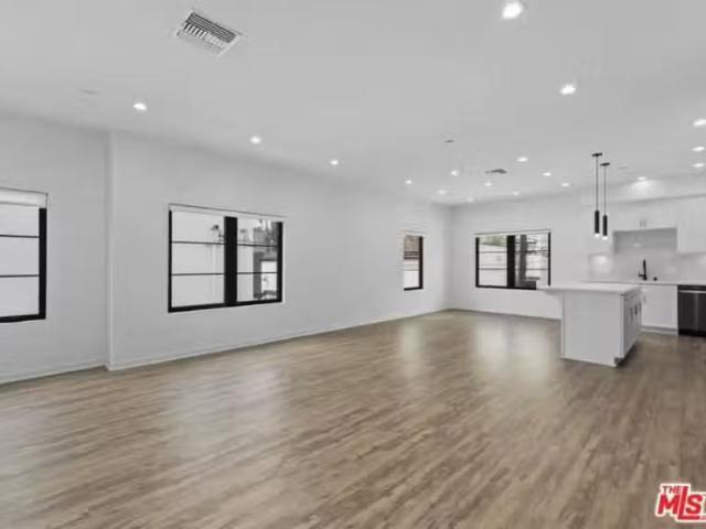 336 N Oakhurst Dr, 103, Beverly Hills, CA 90210
