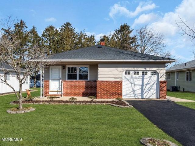 336 Saint Thomas Dr, Toms River, NJ 08757