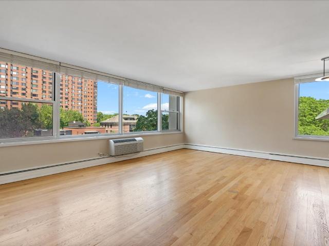 336 W Wellington Avenue # 604