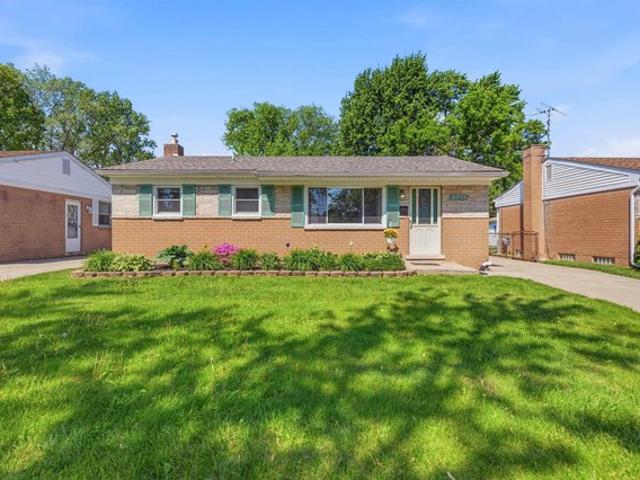 33753 Cheryl St, Clinton Township, MI 48035