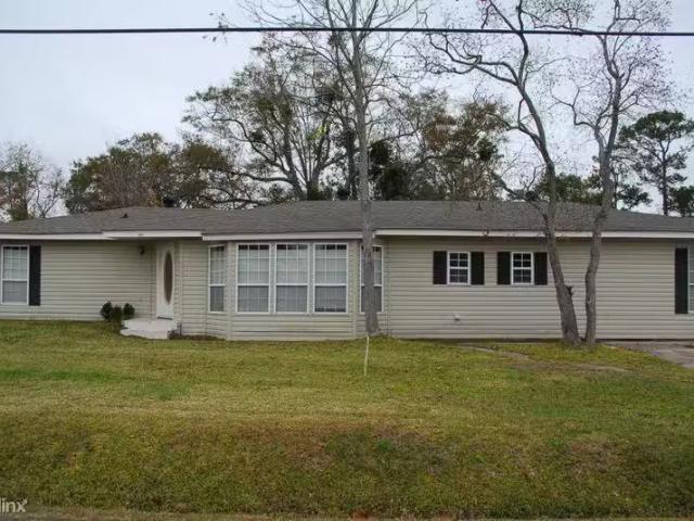 33752430 400 Champlin St