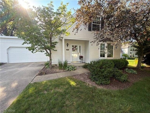 3375 Ash Ln, Cuyahoga Falls, OH 44223