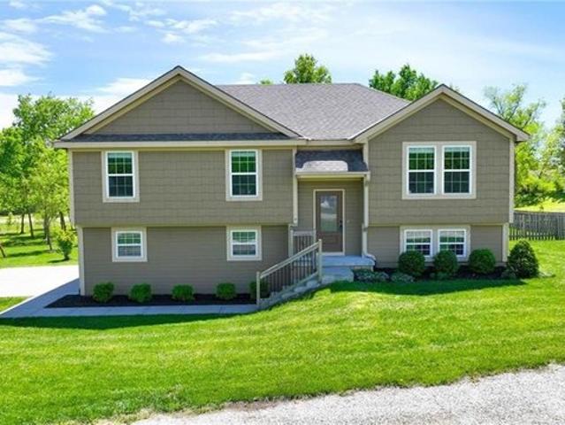33767 W Highway U, Rayville, MO 64084