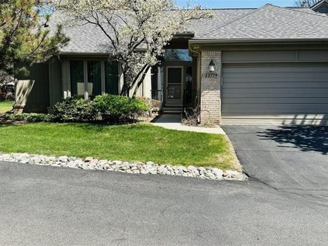 33779 Vista Dr, Farmington Hills, MI 48331