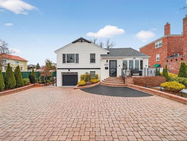3377 Agar Pl, Bronx, NY 10465