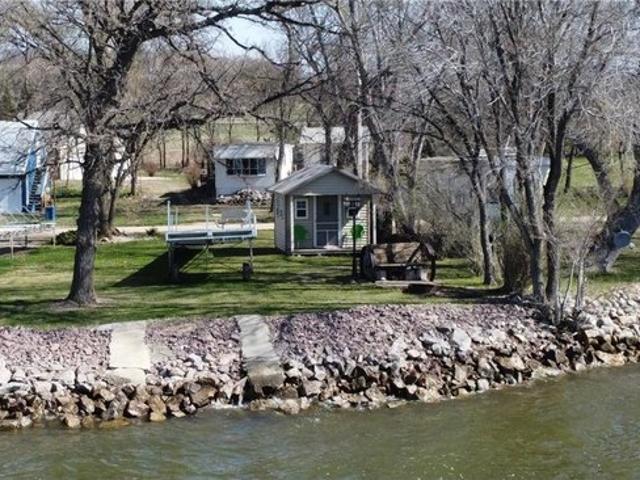 33798 Shady Oak Dr, Clinton, MN 56225