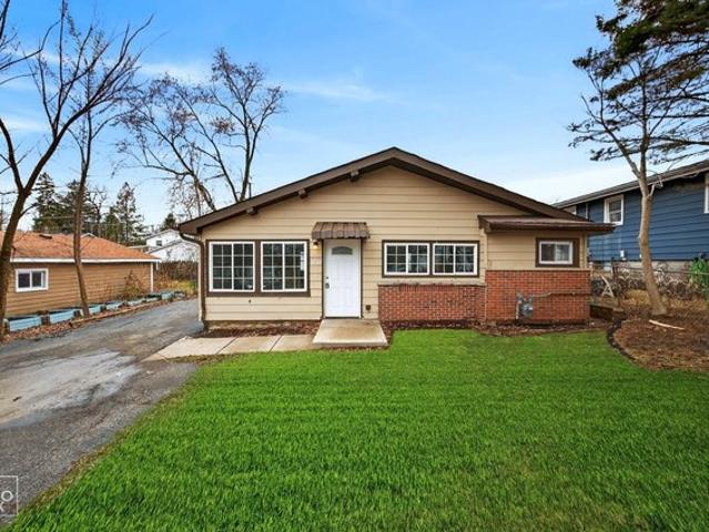 33704 N Oakland Dr, Gages Lake, IL 60030