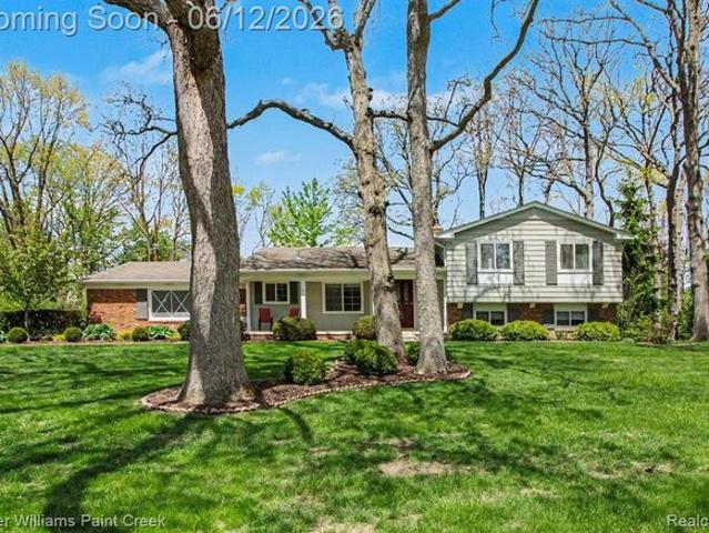 3370 Aquinas Dr, Rochester Hills, MI 48309