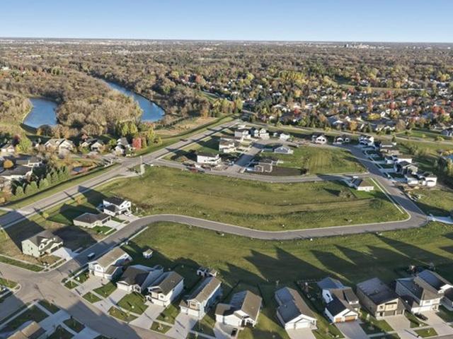 337 48th Ave S, Moorhead, MN 56560