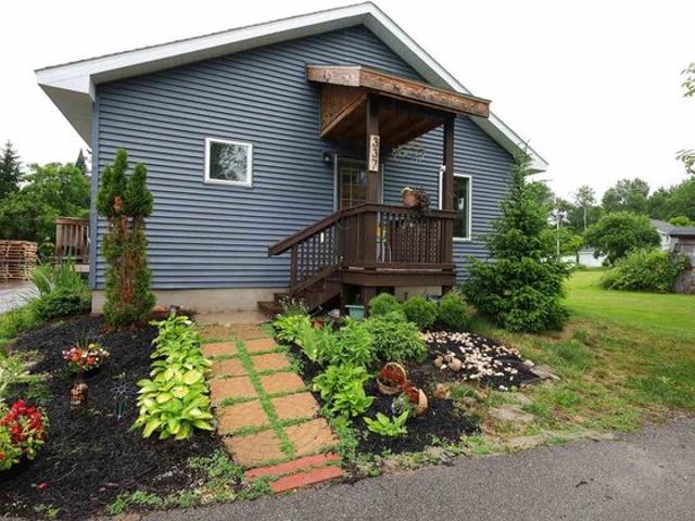337 Bailey St, Boyne City, MI 49712