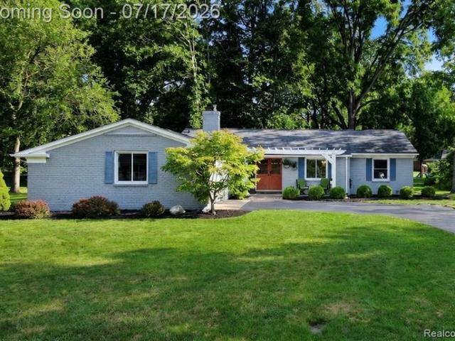 337 Beechview Dr S, Oakland Township, MI 48306