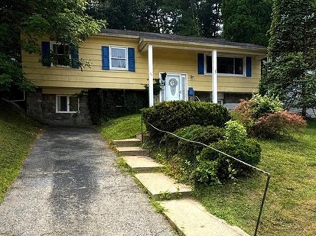 337 Golf Hills Rd, Havertown, PA 19083