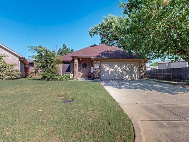 337 Grace Cir, Hurst, TX 76053