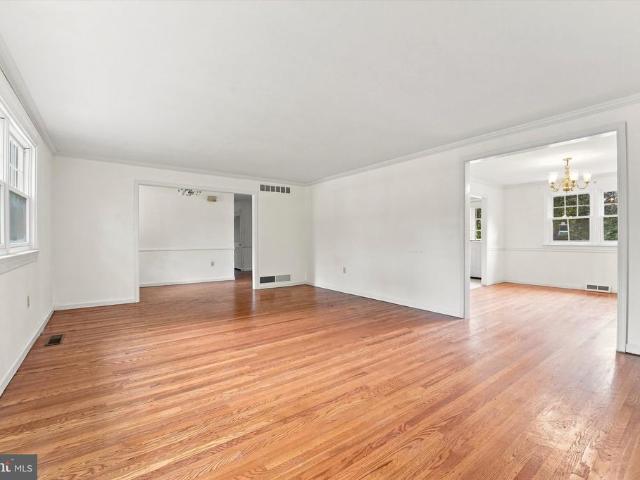 337 Kenilworth Lane