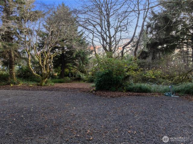 337 Mast Ave NW