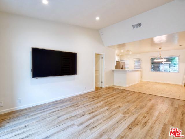 337 N Oakhurst Drive 6