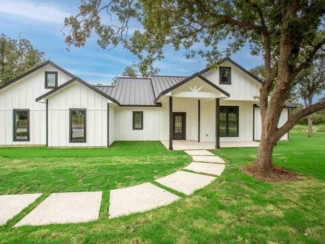 337 Smitty Ln, Lockhart, TX 78644