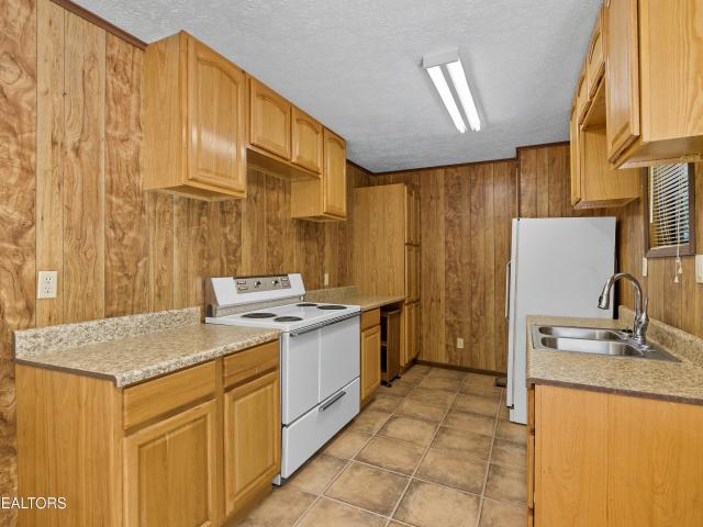 337 White Lane