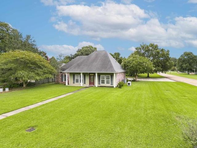 33876 Cypress Bluff Dr, Denham Springs, LA 70706
