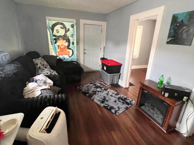 3387 Lester Ave